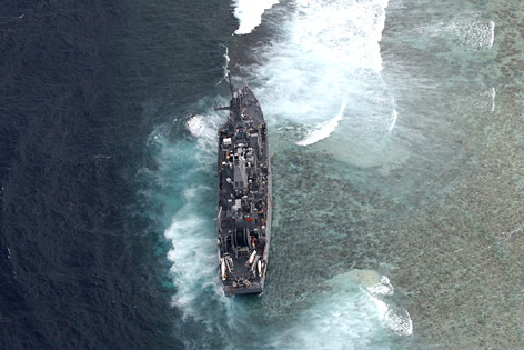 US-Kriegsschiff hängt weiter in Riff fest - news.ORF.at